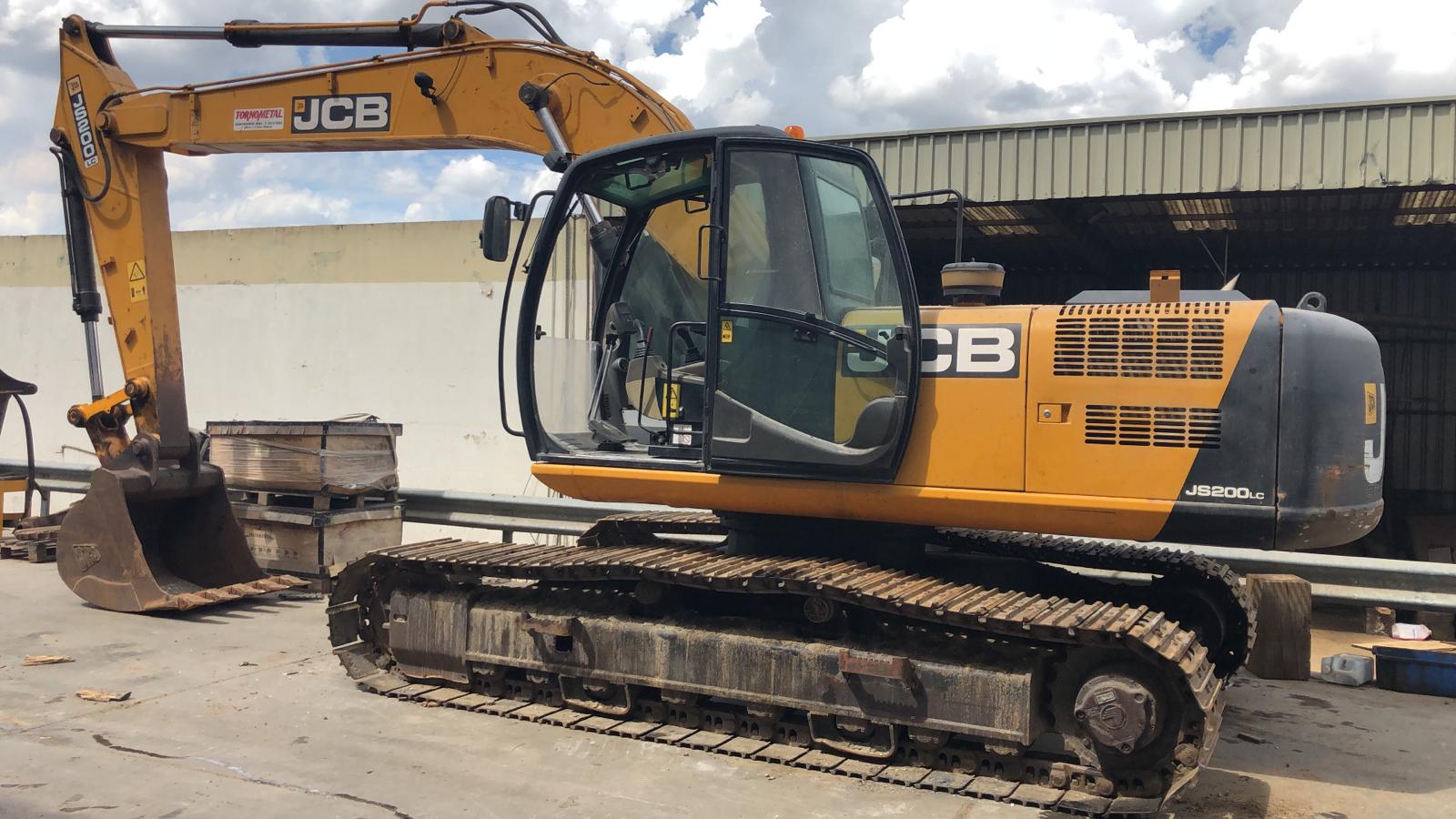 JCB JS200 - Tornometal
